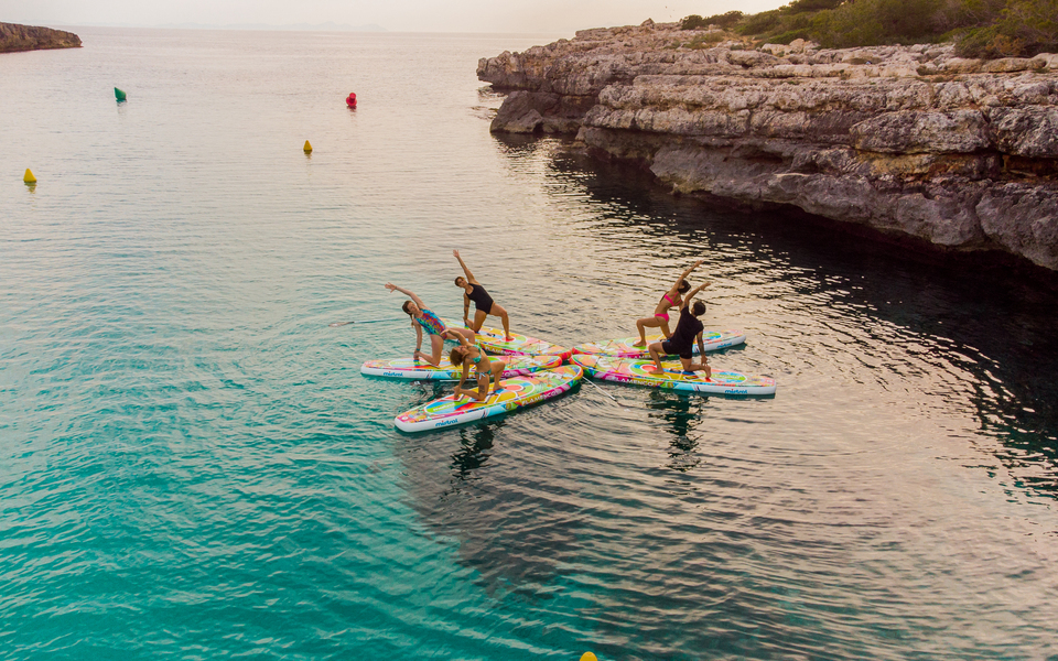 Sup yoga en Menorca - Exclusiver Menorca